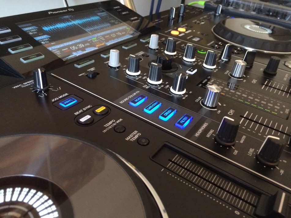 Pioneer XDJ-RX all-in-one DJ systeem - Gearjunkies Review - Gearjunkies ...