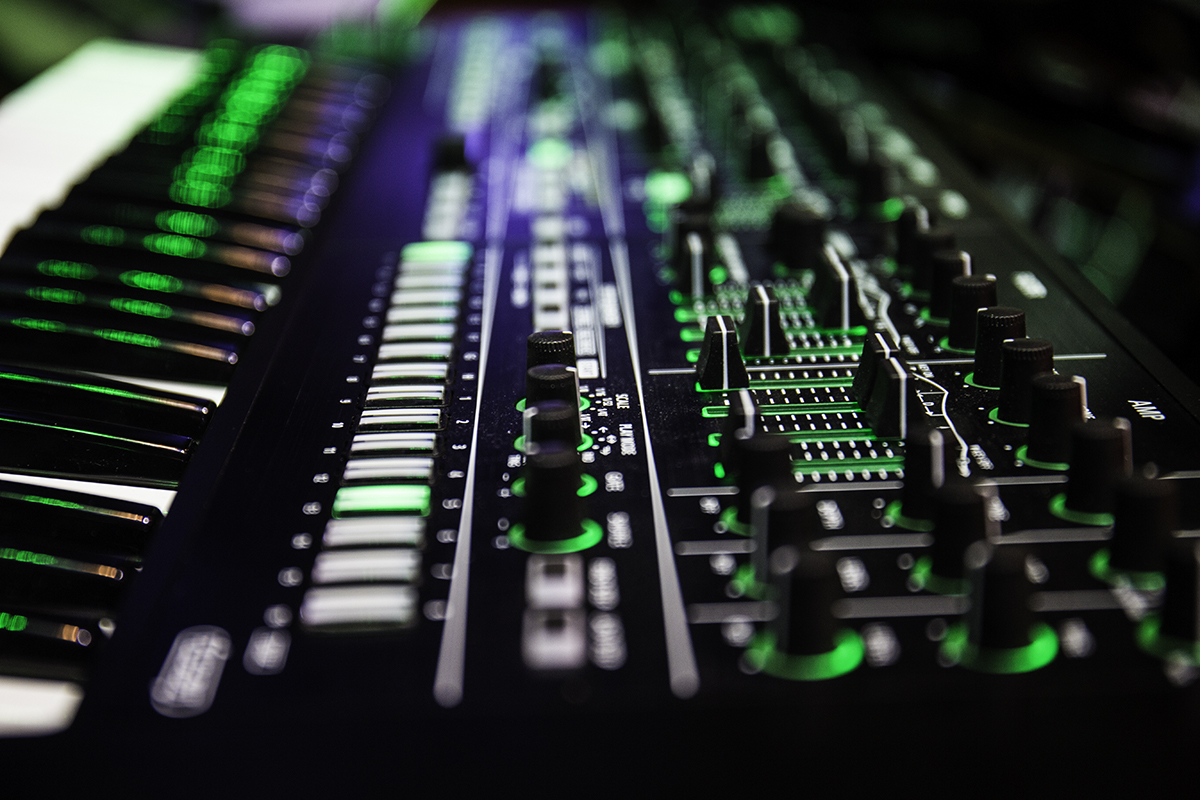 Roland DJ-808, System-8, TR-09, TB-03 and VP-03 boutique Hands-on ...