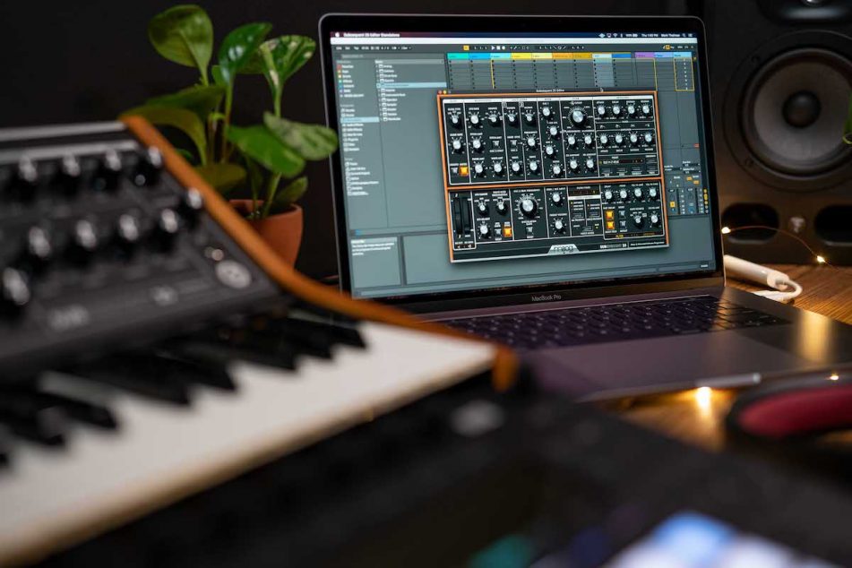 Moog Introduces Subsequent 25 paraphonic synthesizer - Gearjunkies ...
