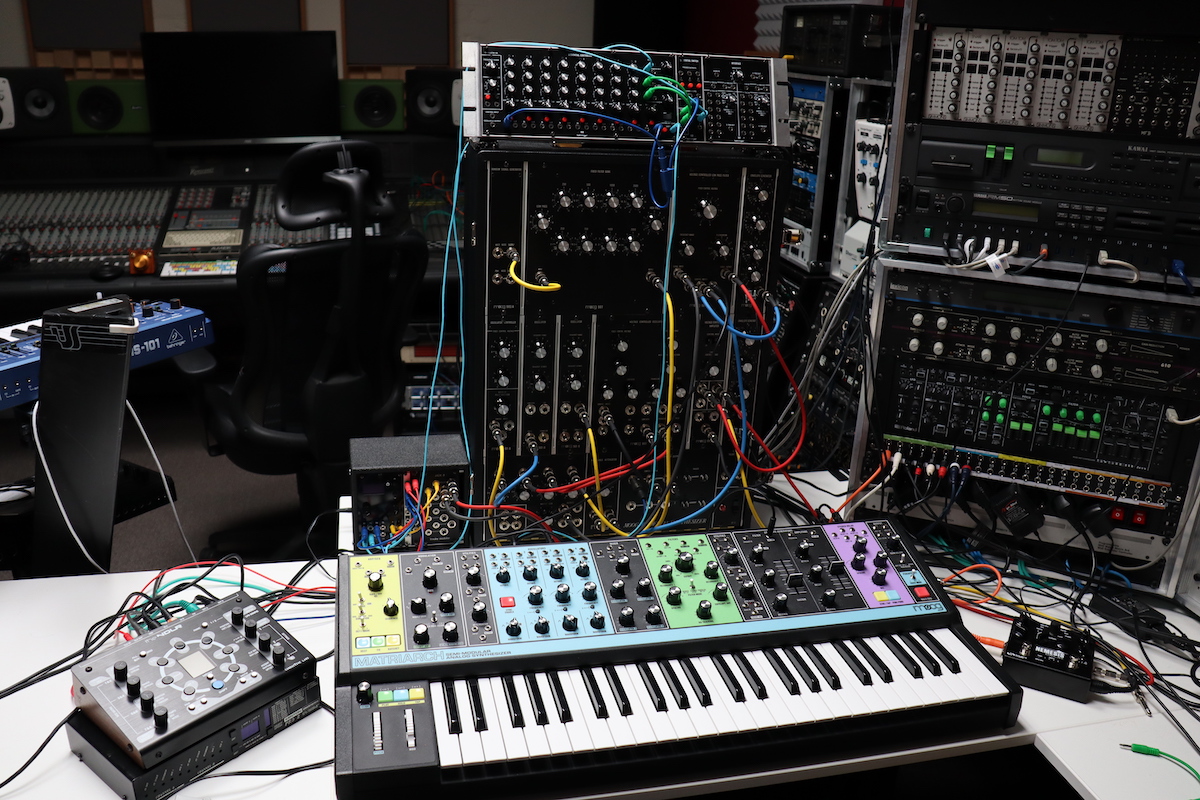 Gearjunkies video - Studio Session Deep Ambient Techno with Moog Model ...