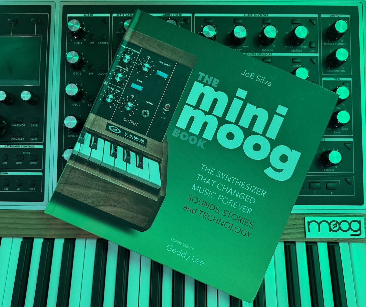 Gearjunkies book report: The Minimoog book by JoE Silva and Bjooks ...